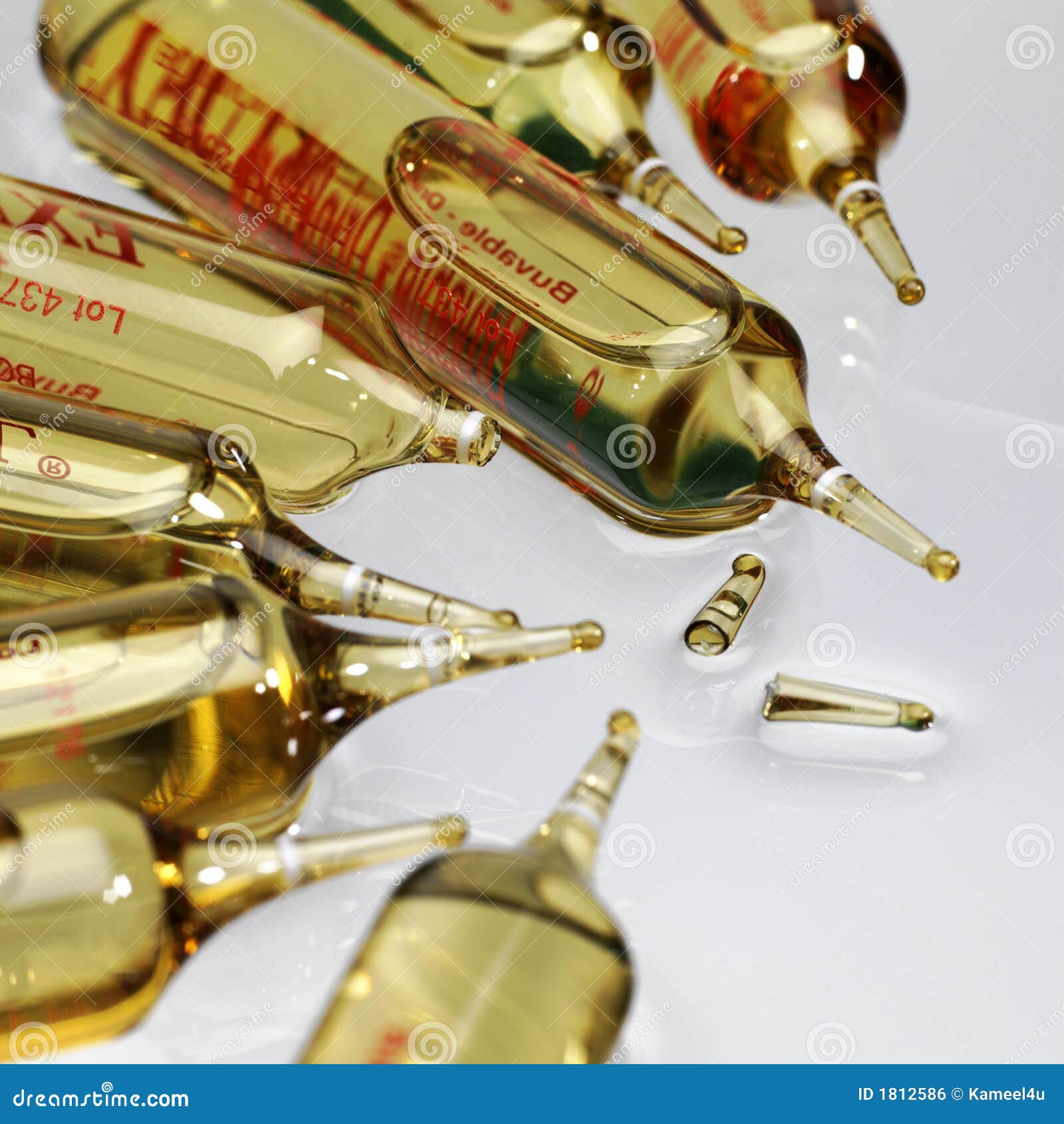 Ampolla (medicina) fotografia stock. Immagine di sigillato - 1812586