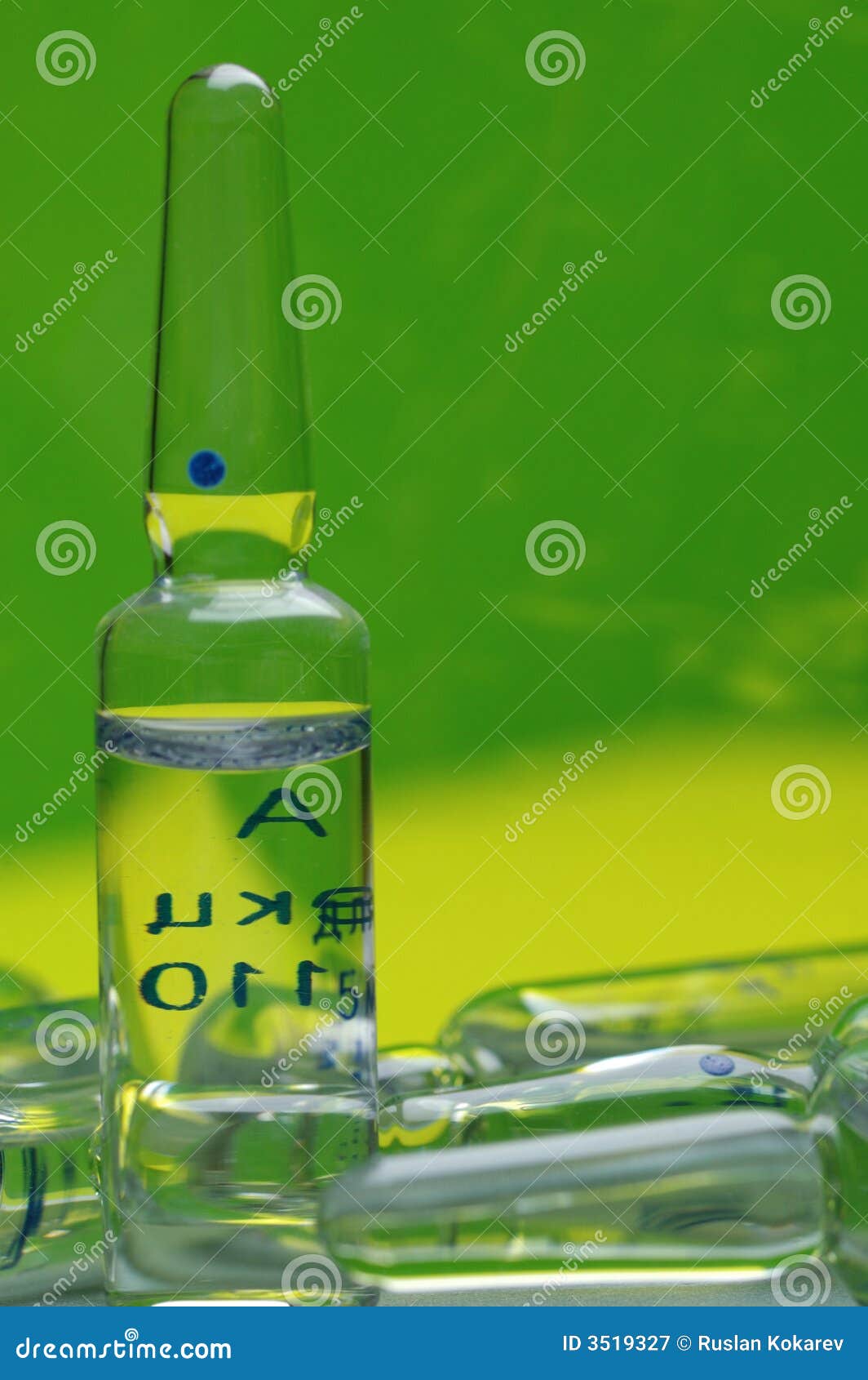 Ampul stock afbeelding. Image of drugs, water, groen, gedistilleerd ...