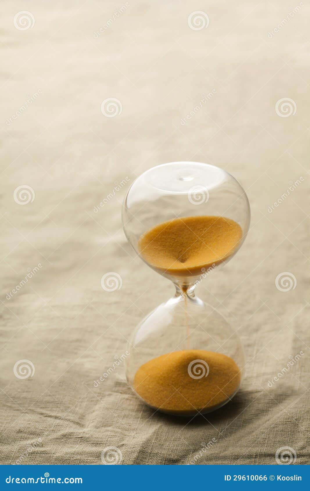 Ampulheta foto de stock. Imagem de minuto, vidro, instrumento - 29610066