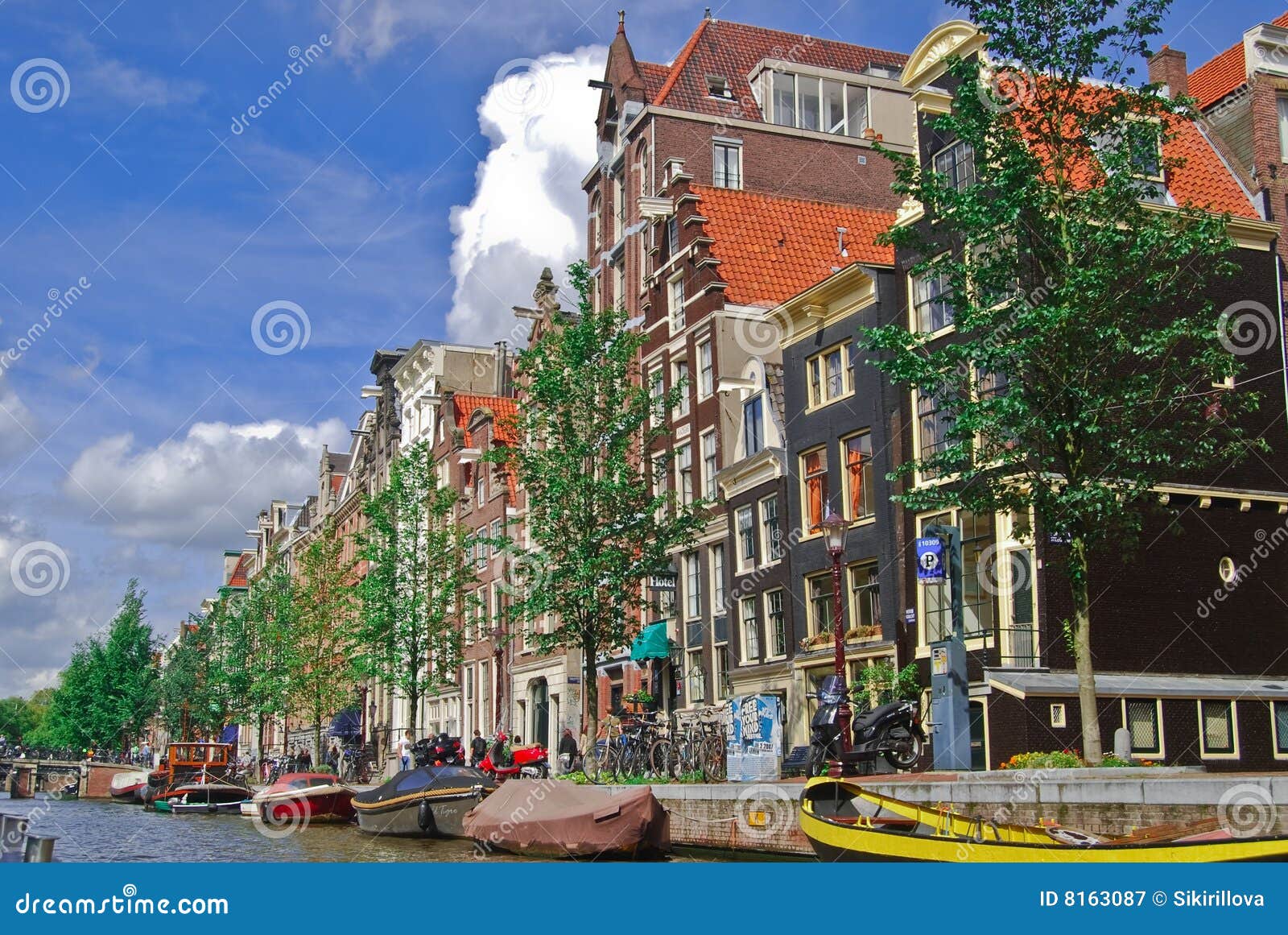 Amsterdam canal stock image. Image of summer, century - 8163087
