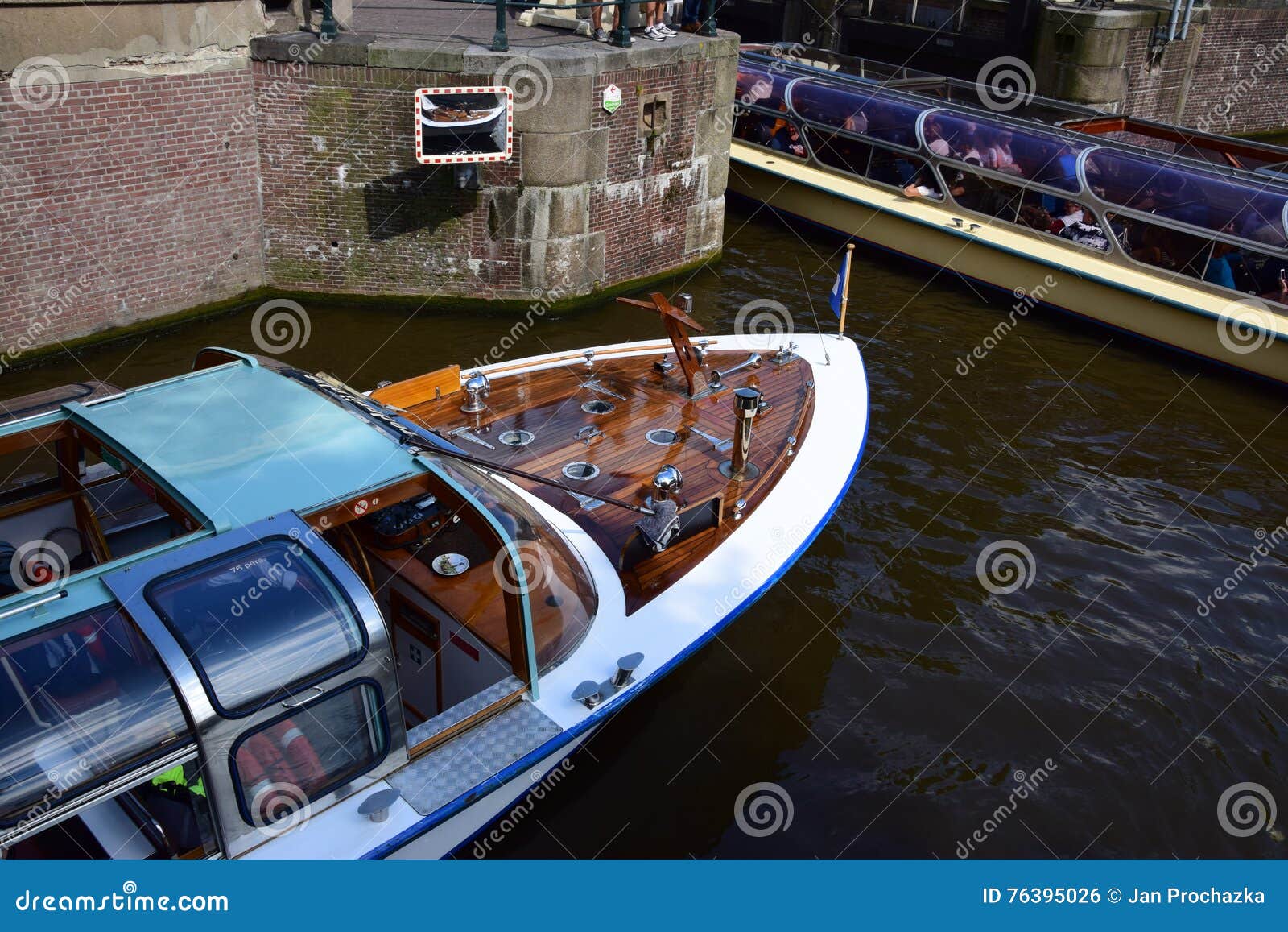 Amsterdam canal editorial photo. Image of boat, house - 76395026