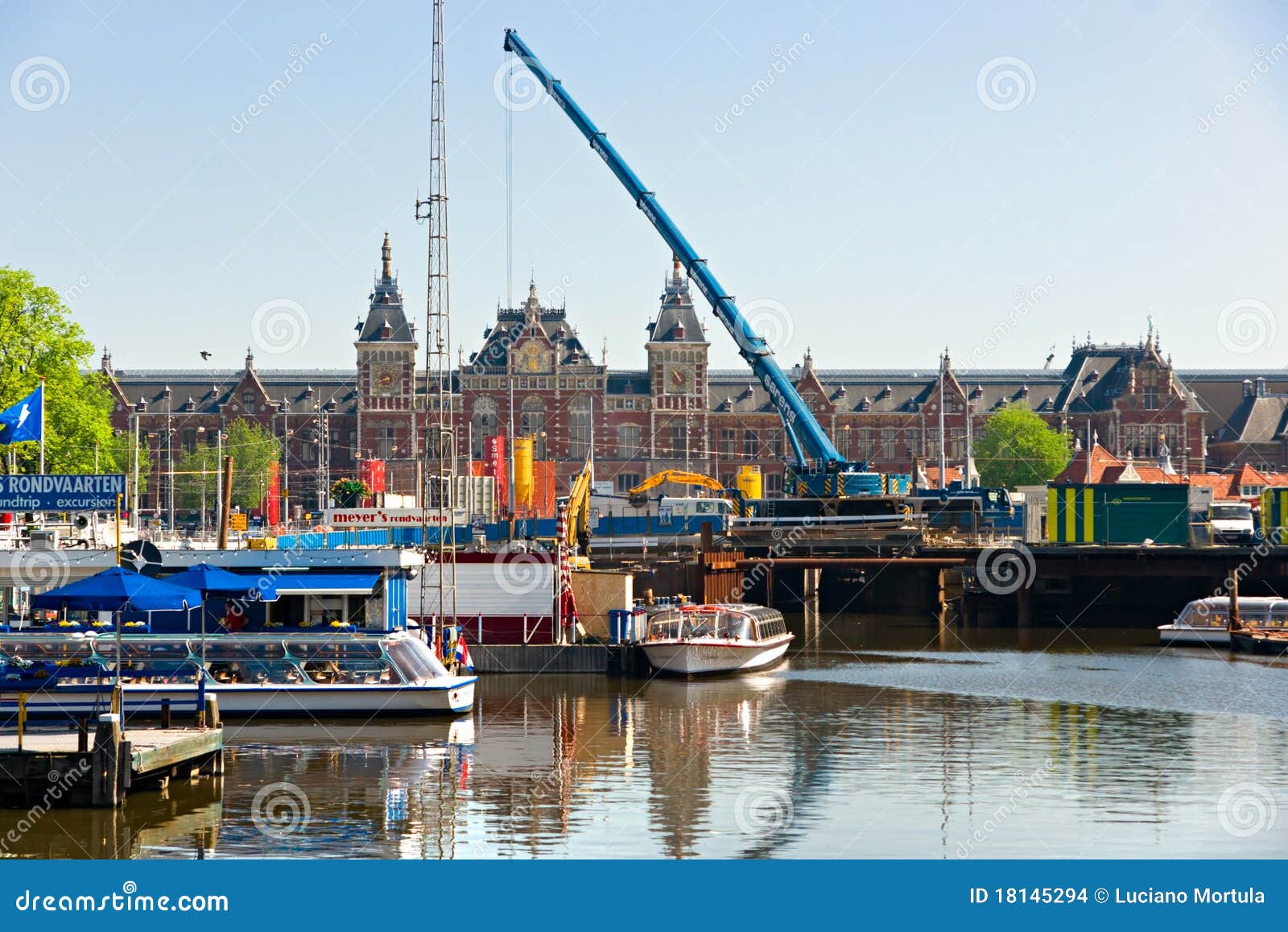 The Amsterdam canal system editorial stock image. Image of queen - 18145294