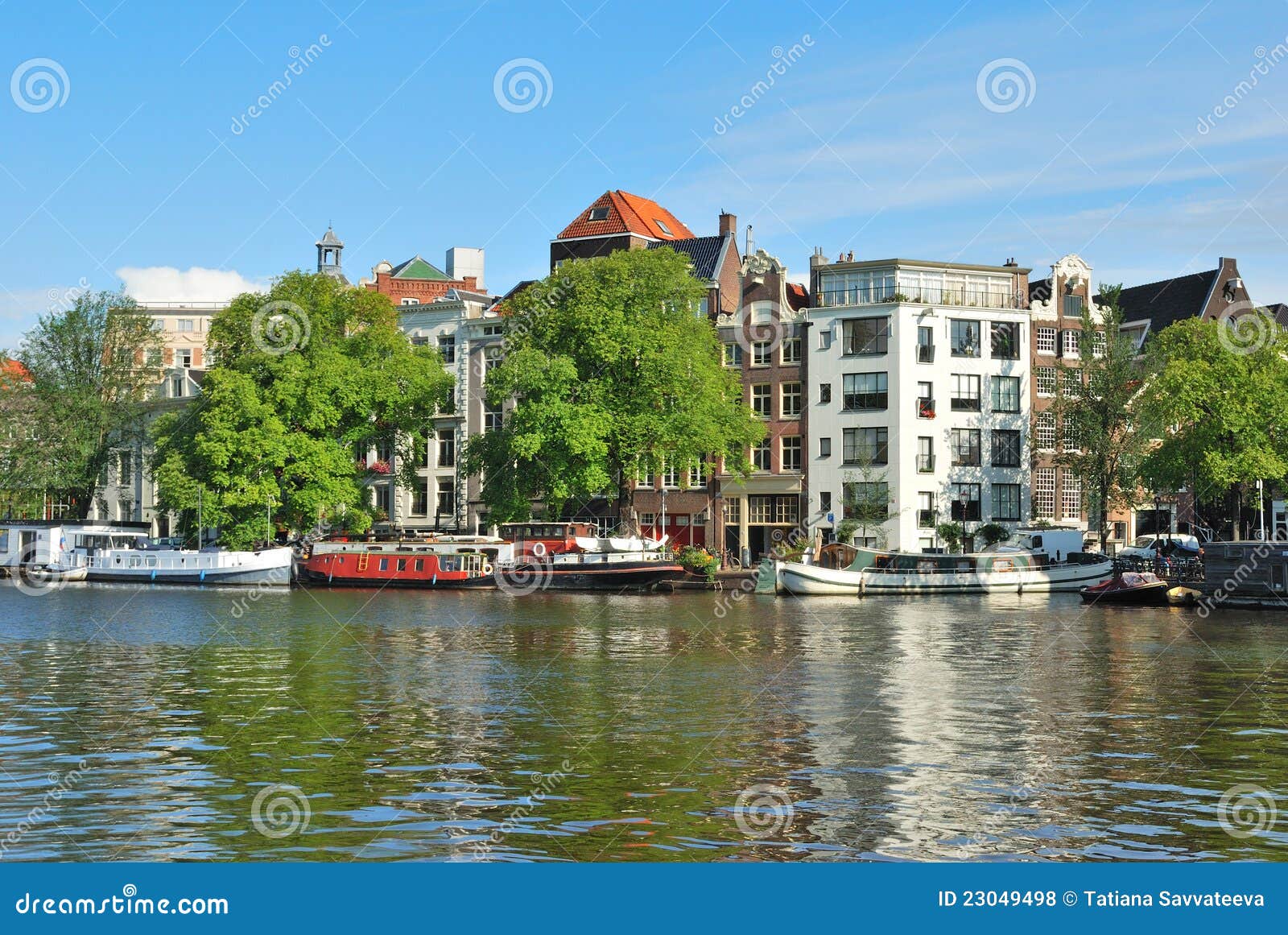 Amsterdam. De Dijk Van Amstel Van De Rivier Stock Foto - Image of ...