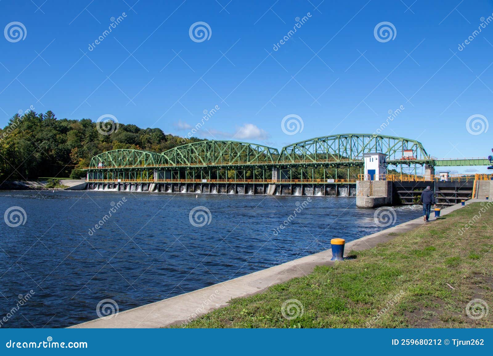 Water Dam and Lift Lock on the Erie Canal at Amsterdam Editorial ...