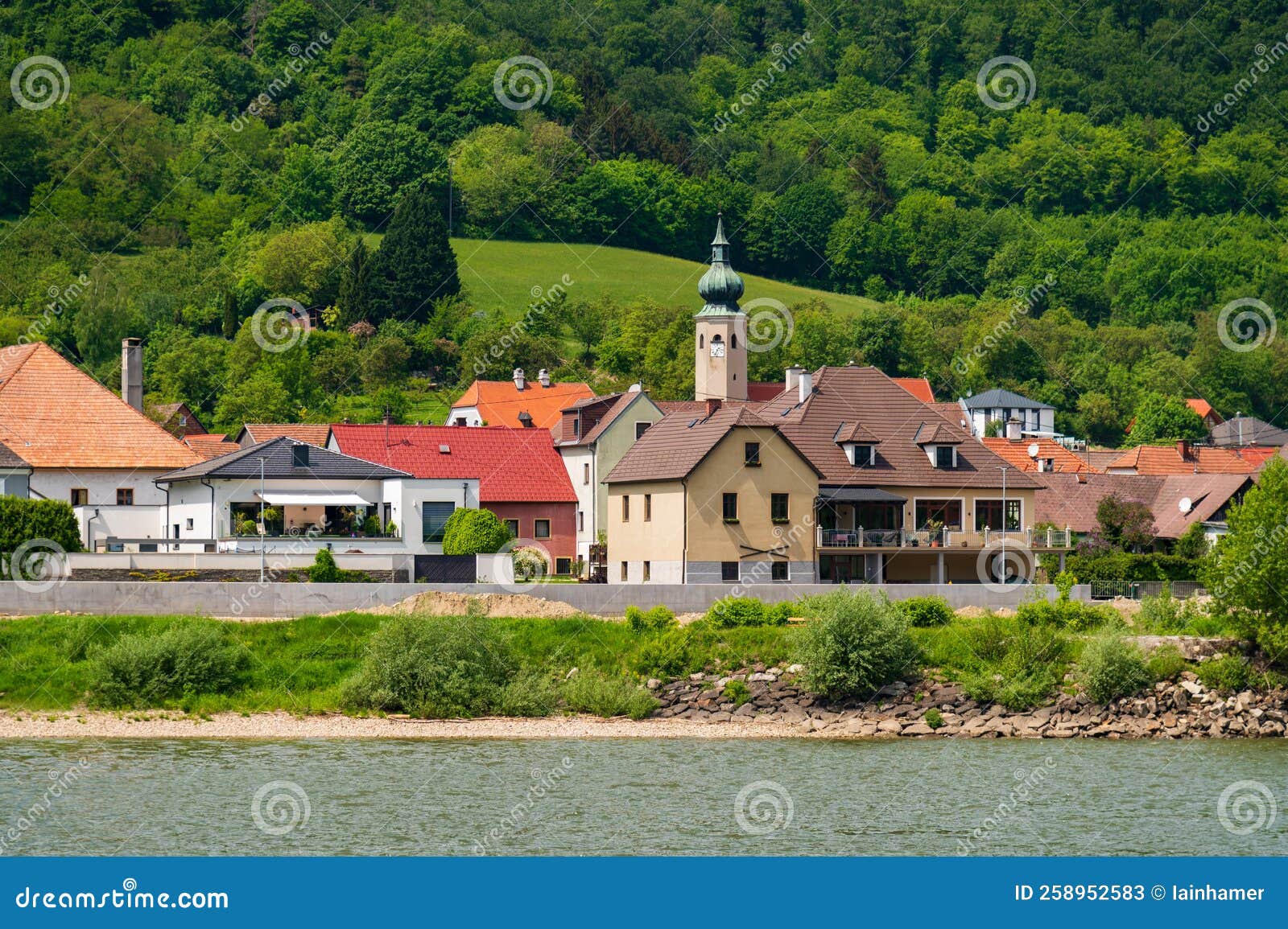Small Village on the Banks of the Danube in Austria Editorial Stock ...