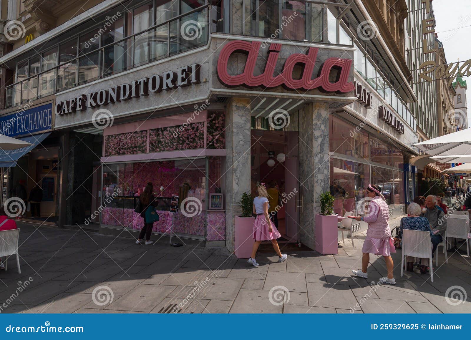 Cafe Konditorei Aida Stock-im-Eisen-Platz Vienna Austria Editorial ...