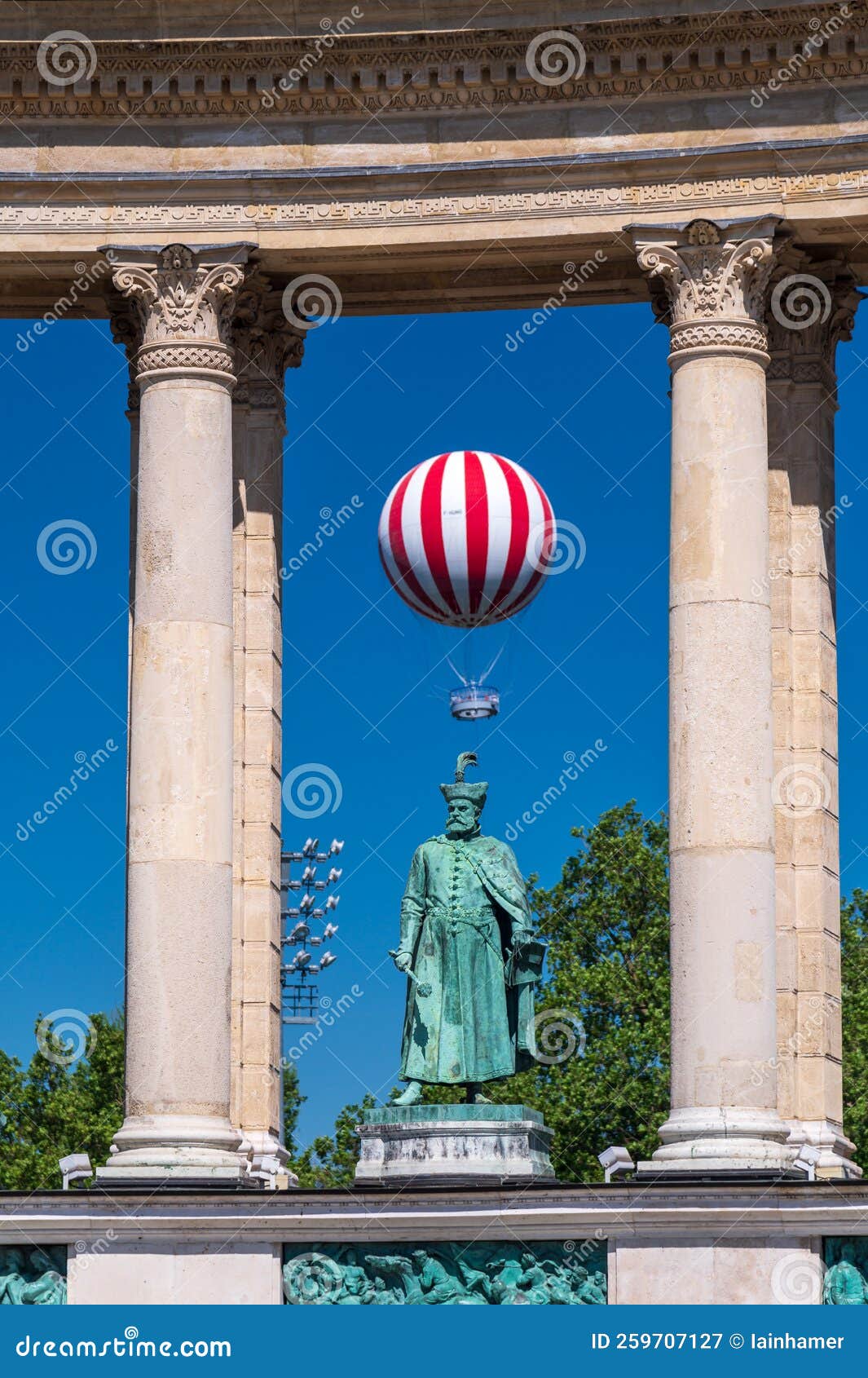 HÅ‘sÃ¶k Tere Heroes` Square and Tethered Balloon Budapest Hungary ...