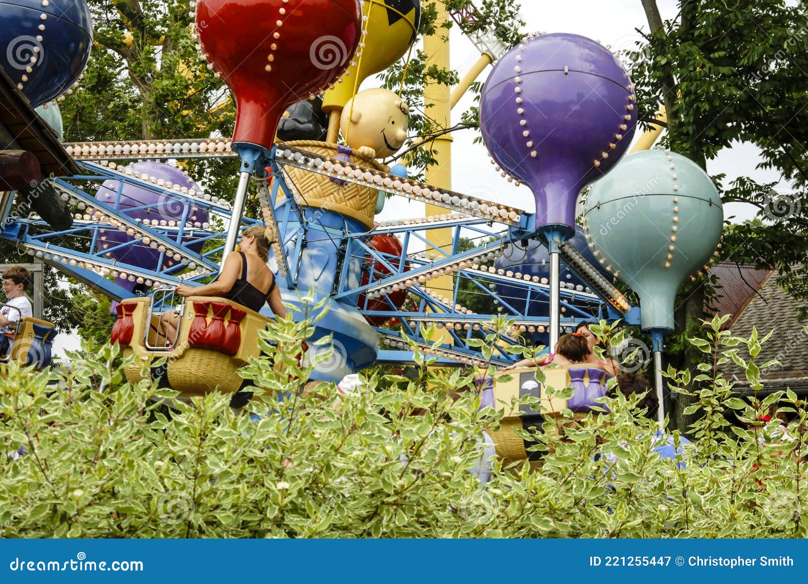Small Children S Ride at Cedar Point Amusement Park Editorial ...