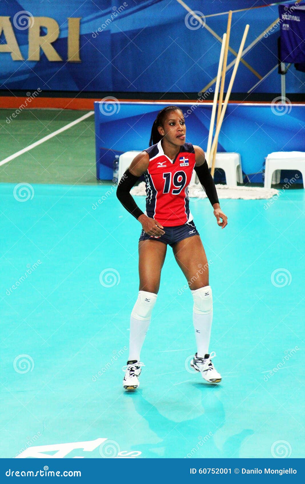 Ana-binet redaktionelles foto. Bild von salve, becher - 60752001