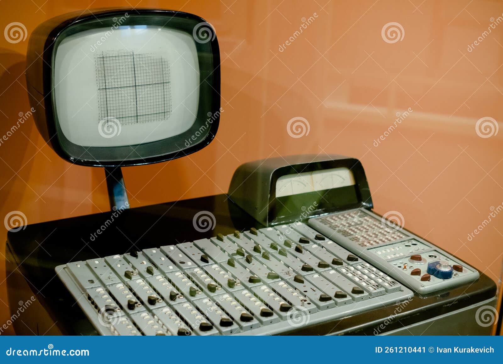 Analog Computing Machine. Retro Computer Editorial Photo - Image of ...