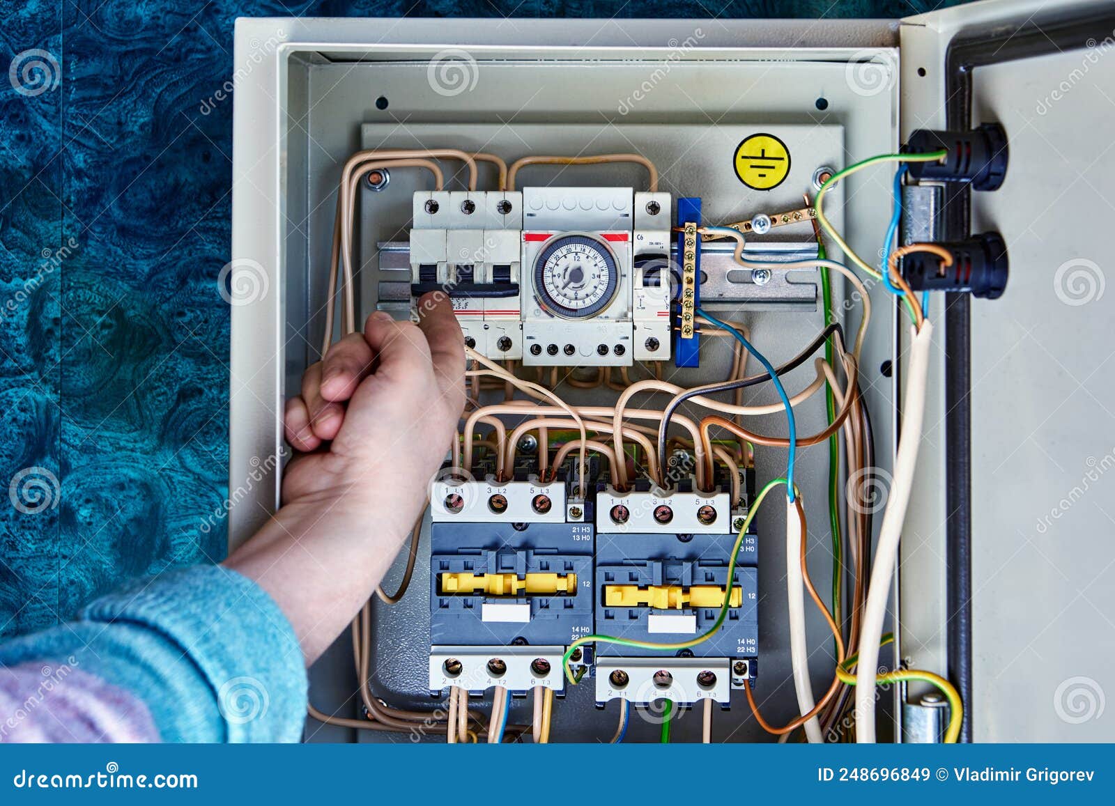 Analog Time Switches with daily Program for Controlling Pumps and ...