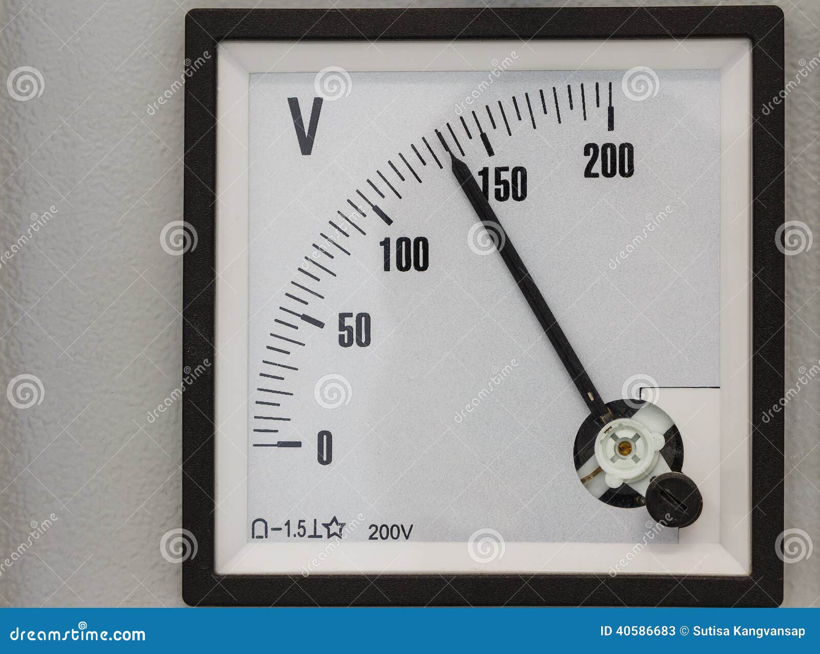 Analoge voltmeter stock afbeelding. Image of apparatuur - 40586683