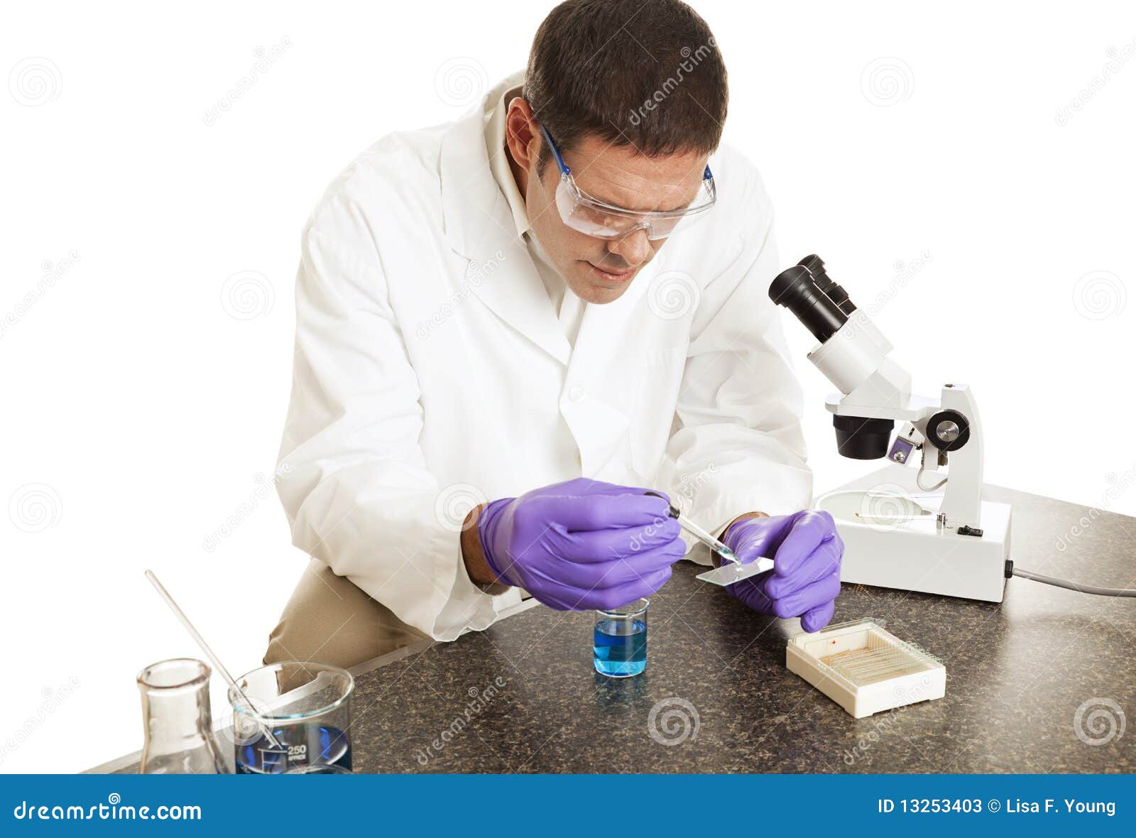 Analyse au microscope image stock. Image du métier, recherche - 13253403