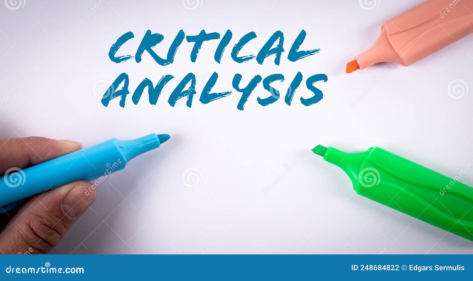 Analyse Critique. Marques De Texte Et De Couleur Sur Un Tableau Blanc ...