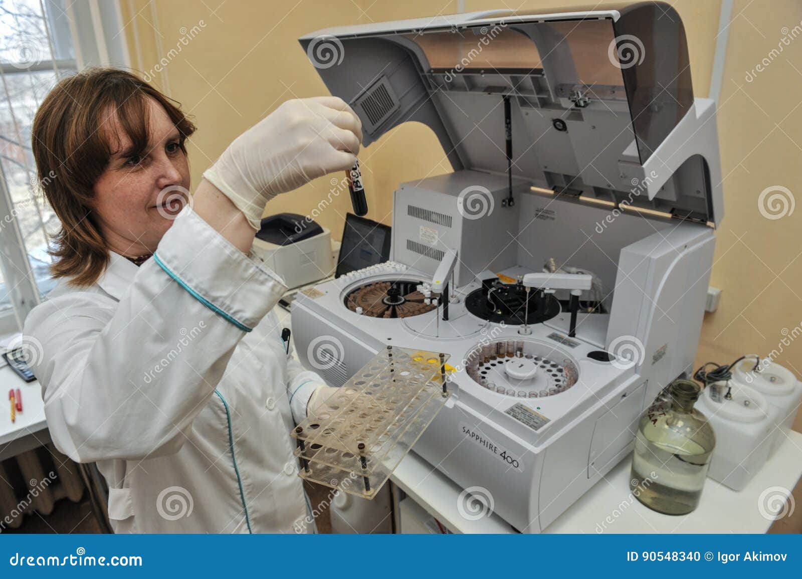 Analyseur Biochimique Automatique Image éditorial - Image du biochimie ...