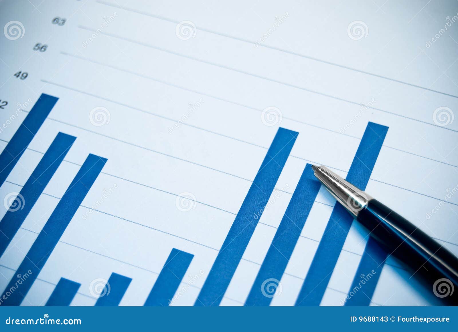Analysieren Eines Diagramms Stockbild - Bild von diagramm, analysieren ...