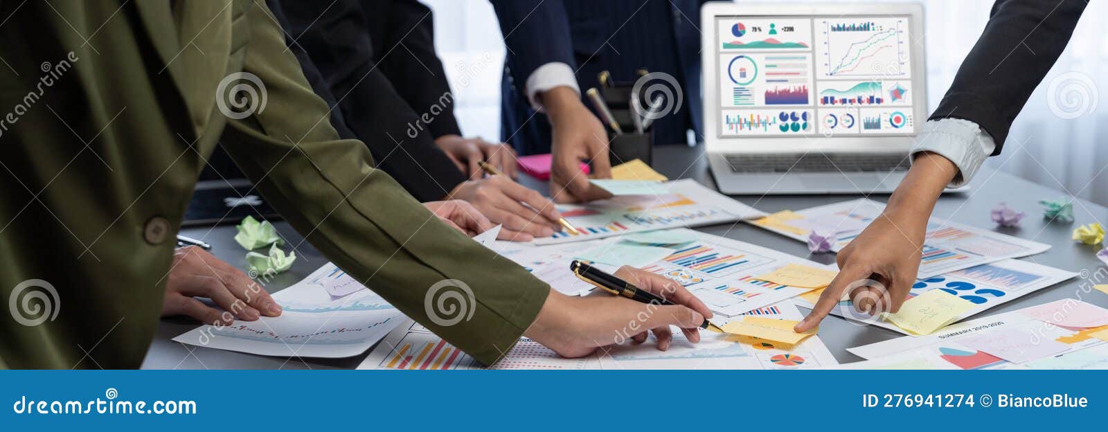 Analyst Team Use Sticky Note for Creative Brainstorm with BI Data ...