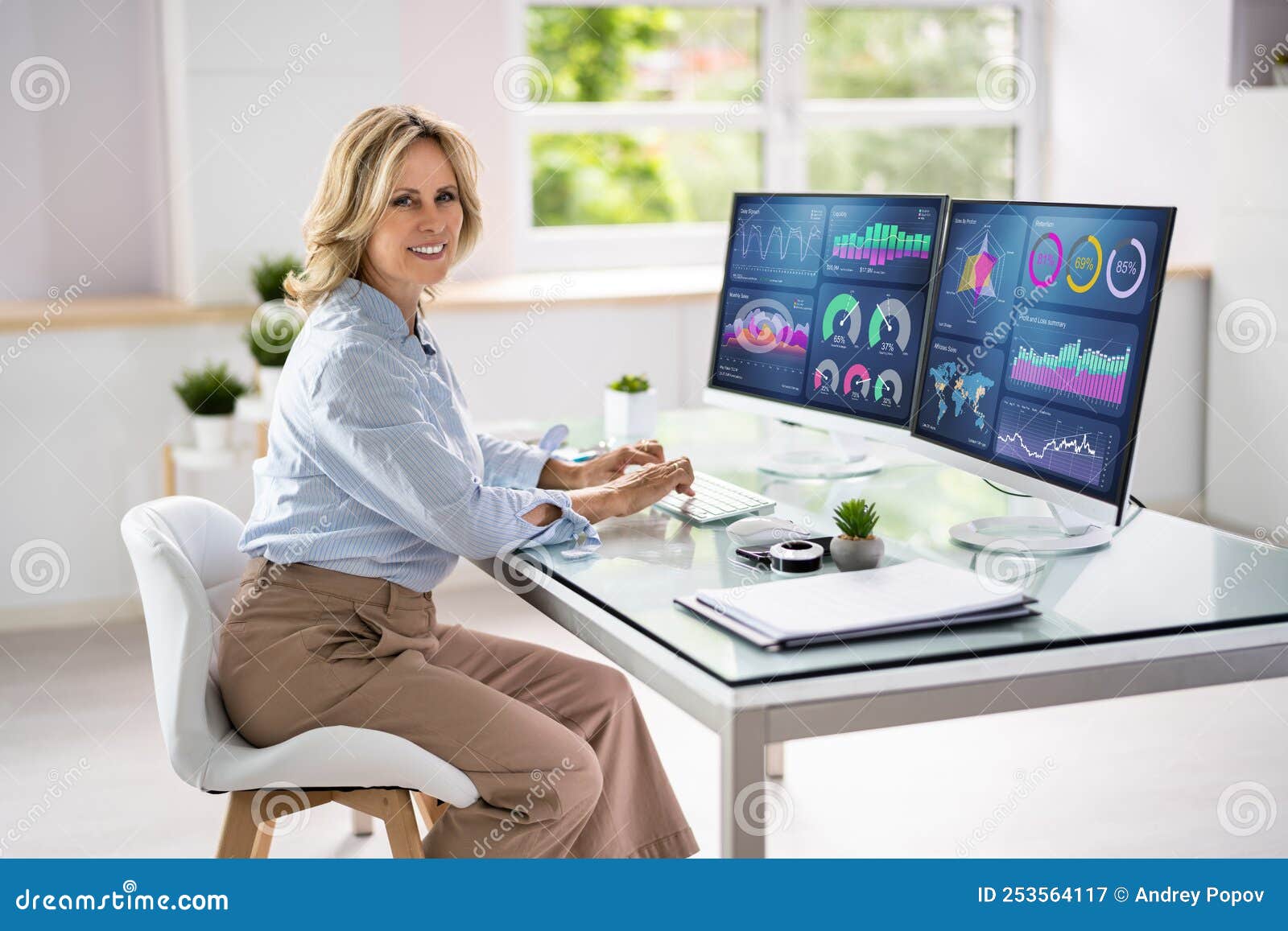 Analyst Woman Looking stock image. Image of copy, afro - 253564117