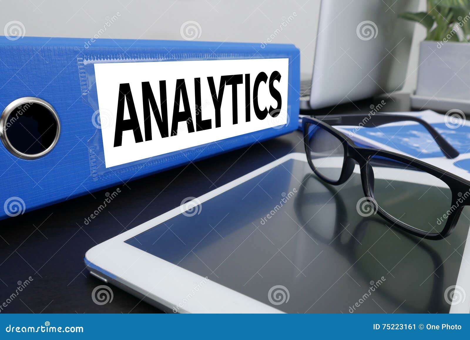 ANALYTIK (Analyse-analytisches Marketing-Diagramm-Diagramm) Stockbild ...
