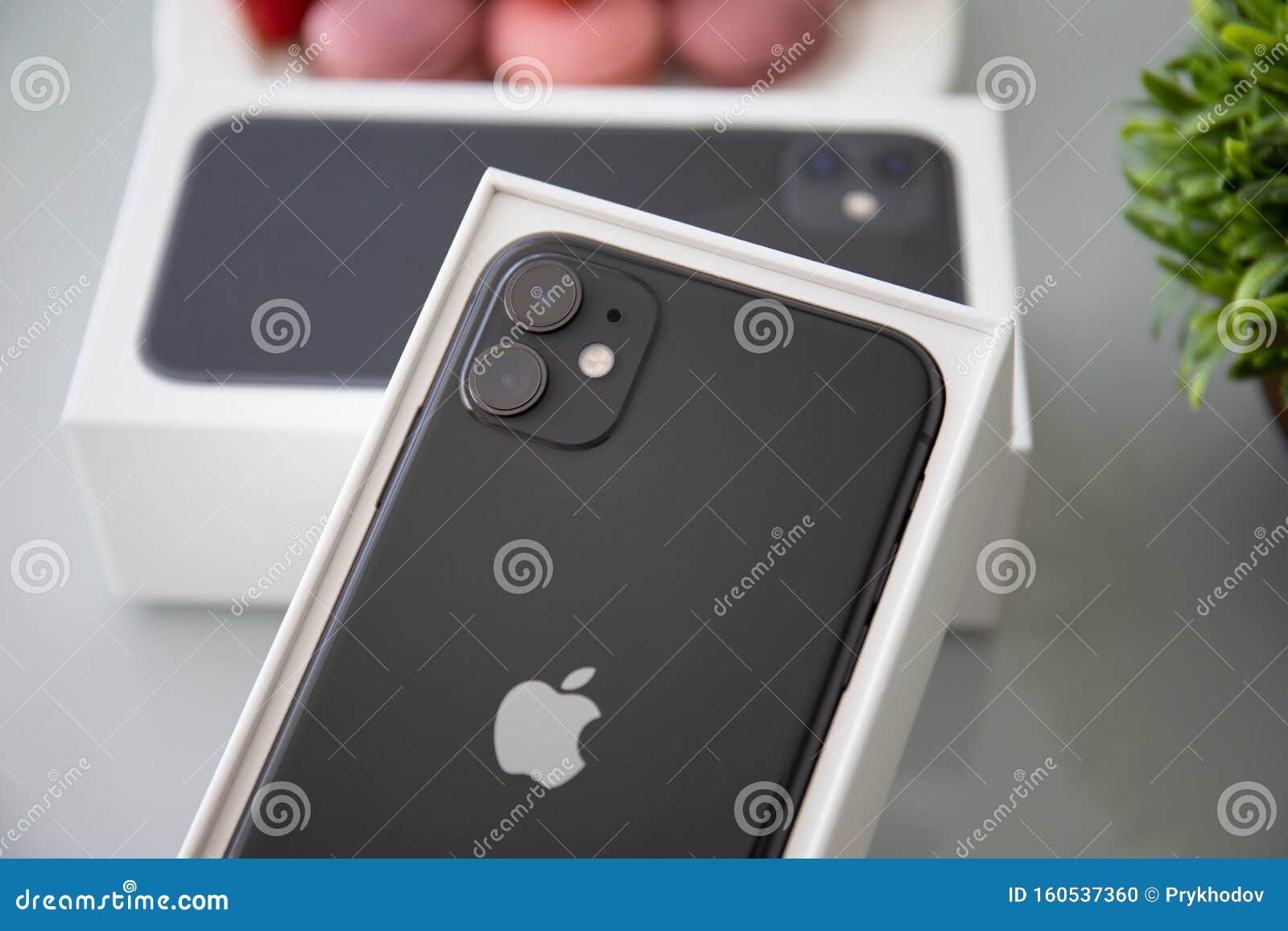 Box Apple IPhone 11 Black Under the Table Editorial Image - Image of ...