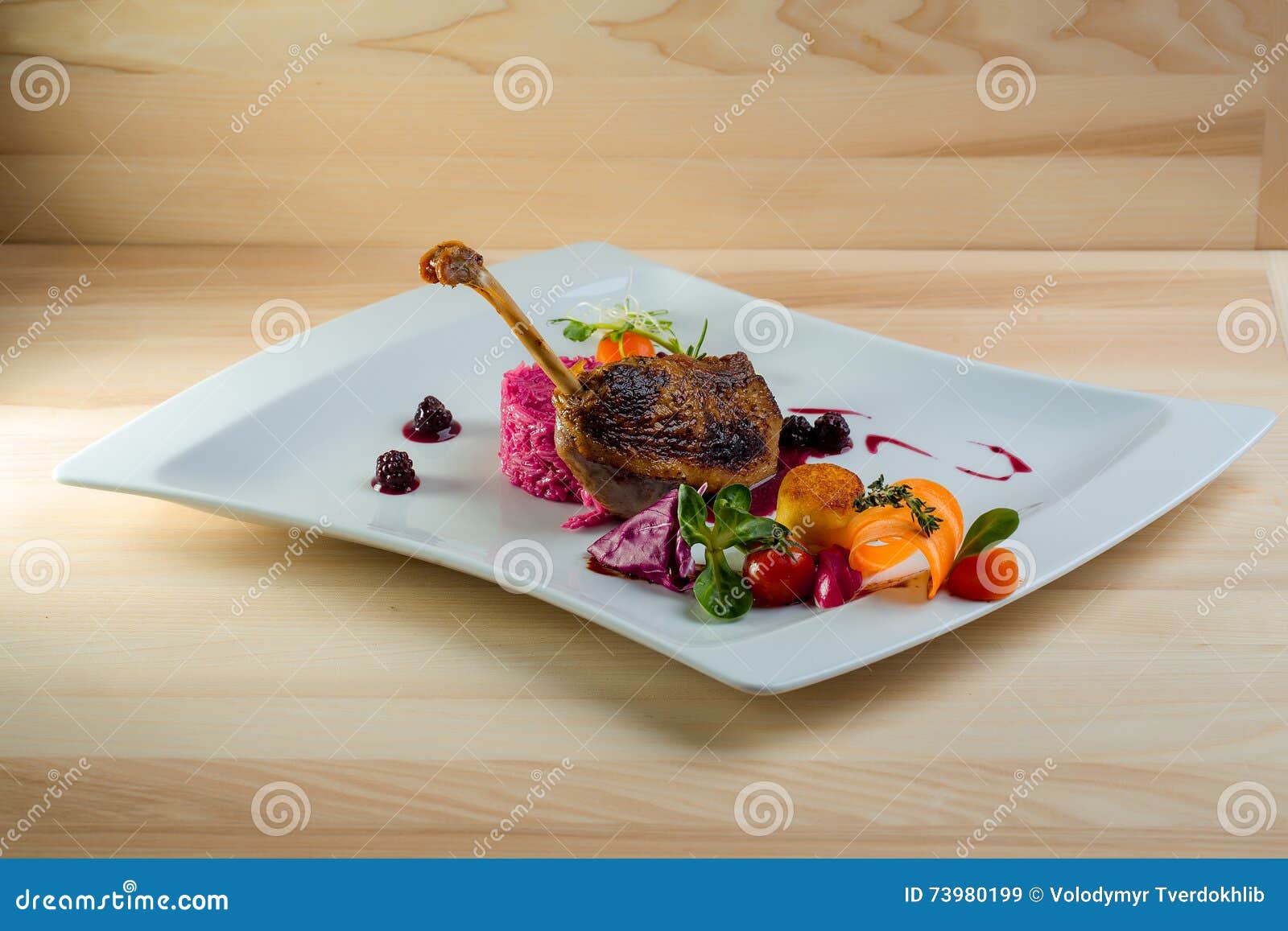 Anatra Del Confit O Gamba Dell'oca Immagine Stock - Immagine di anatra ...