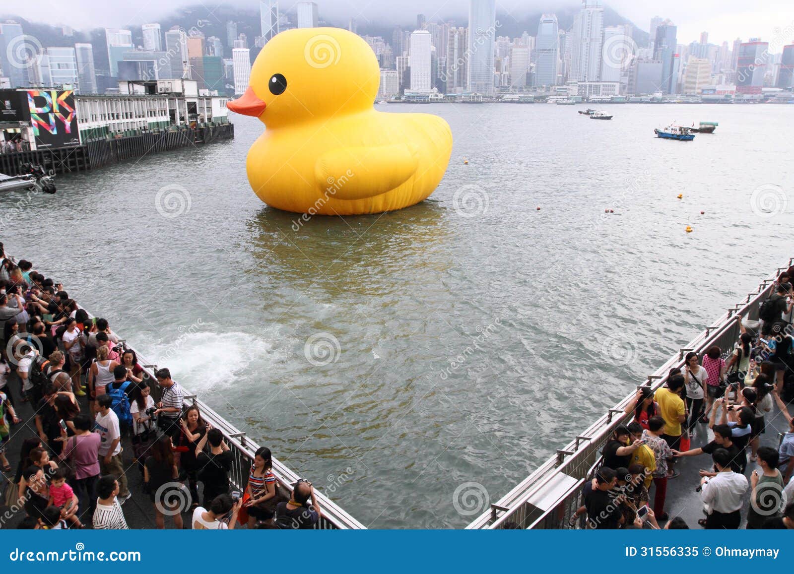 Anatra Di Gomma in Hong Kong Immagine Editoriale - Immagine di ...