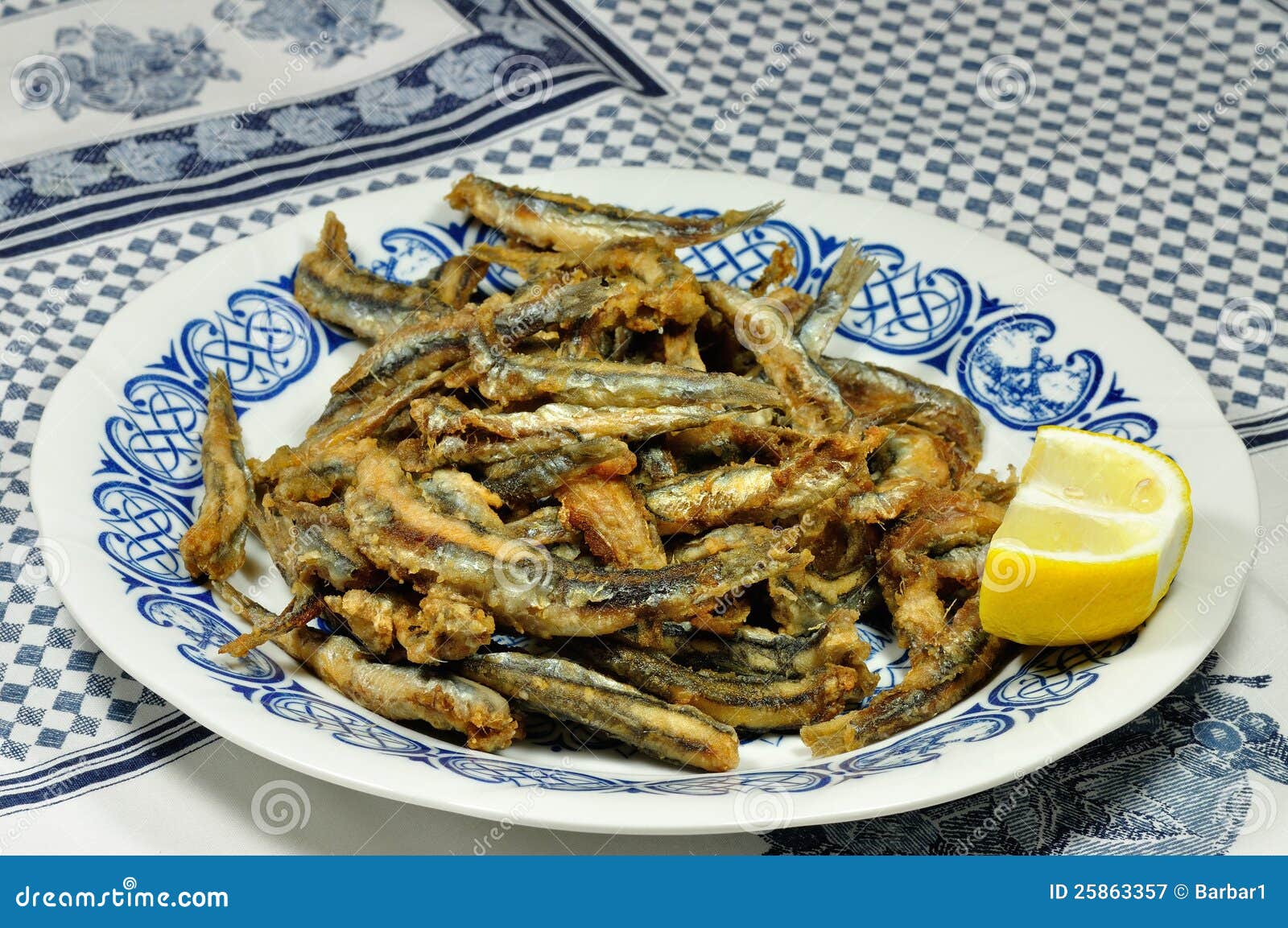 Anchoas fritas imagen de archivo. Imagen de coma, mariscos - 25863357