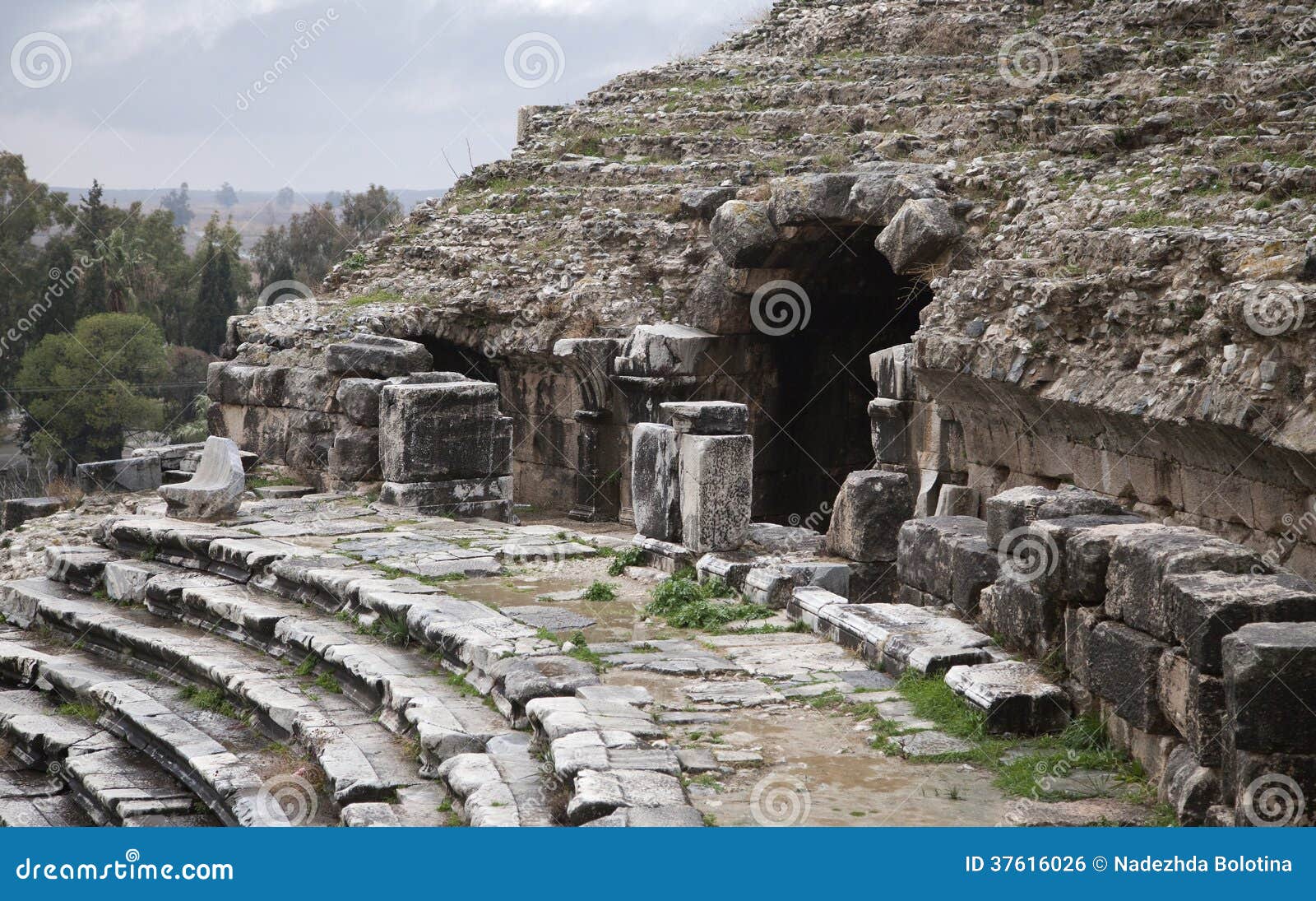 Ancient amphiteater stock photo. Image of antiquities - 37616026