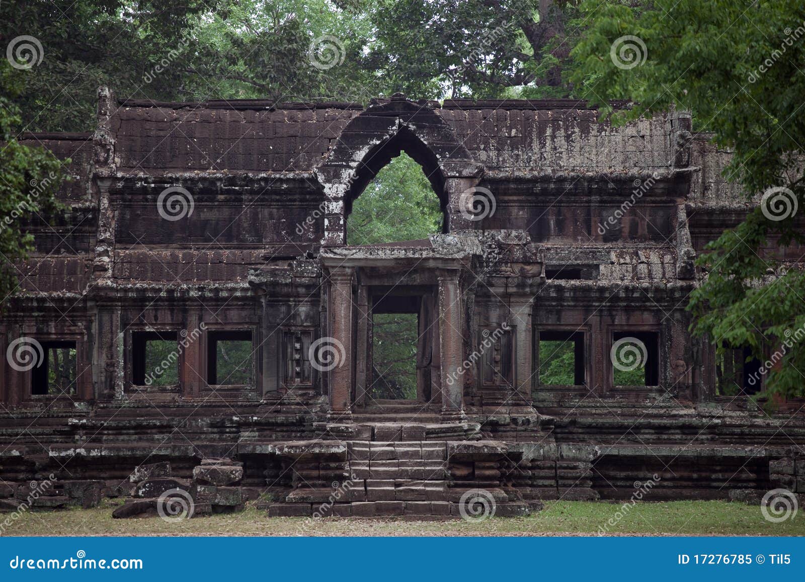 Ancient Angkor Building in Jungle Stock Image - Image of jungle, temple ...