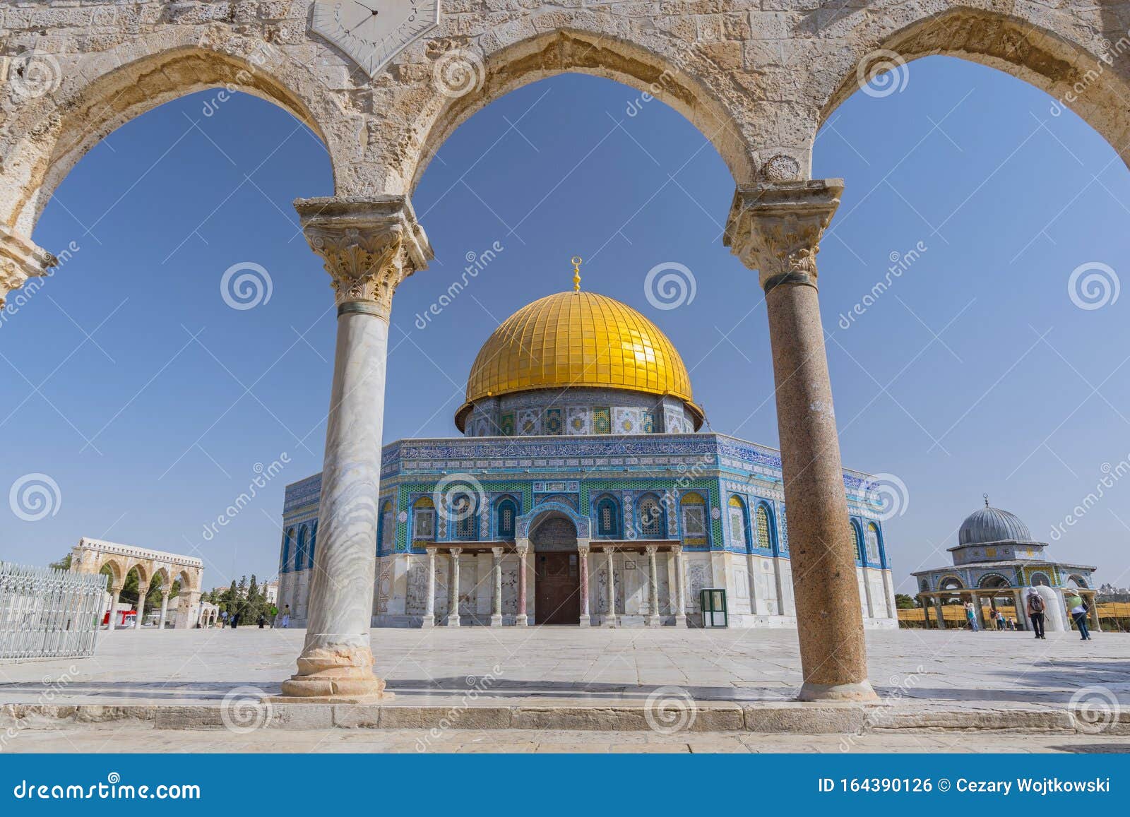 Ancient Arch And Dome Of The Rock Mosque In Jerusalem, Israel Editorial ...