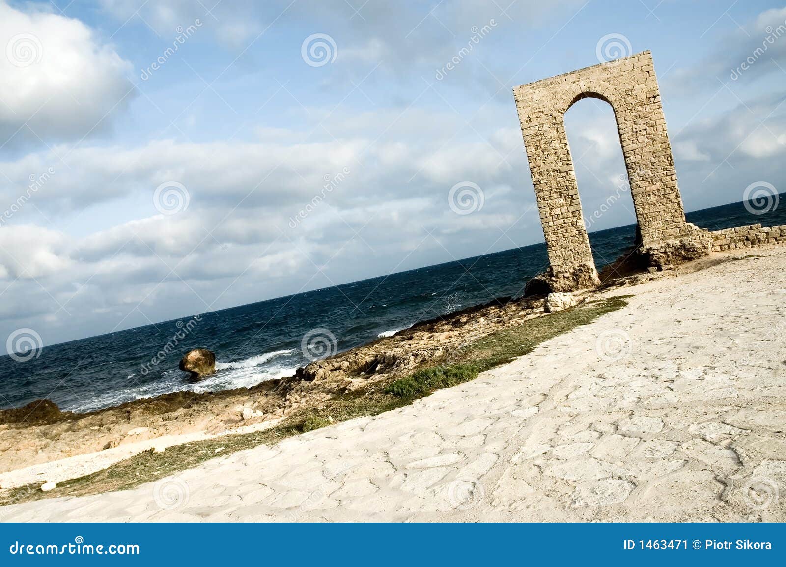 Ancient Arch - Ruins Over Seashore - Dynamic View Picture. Image: 1463471