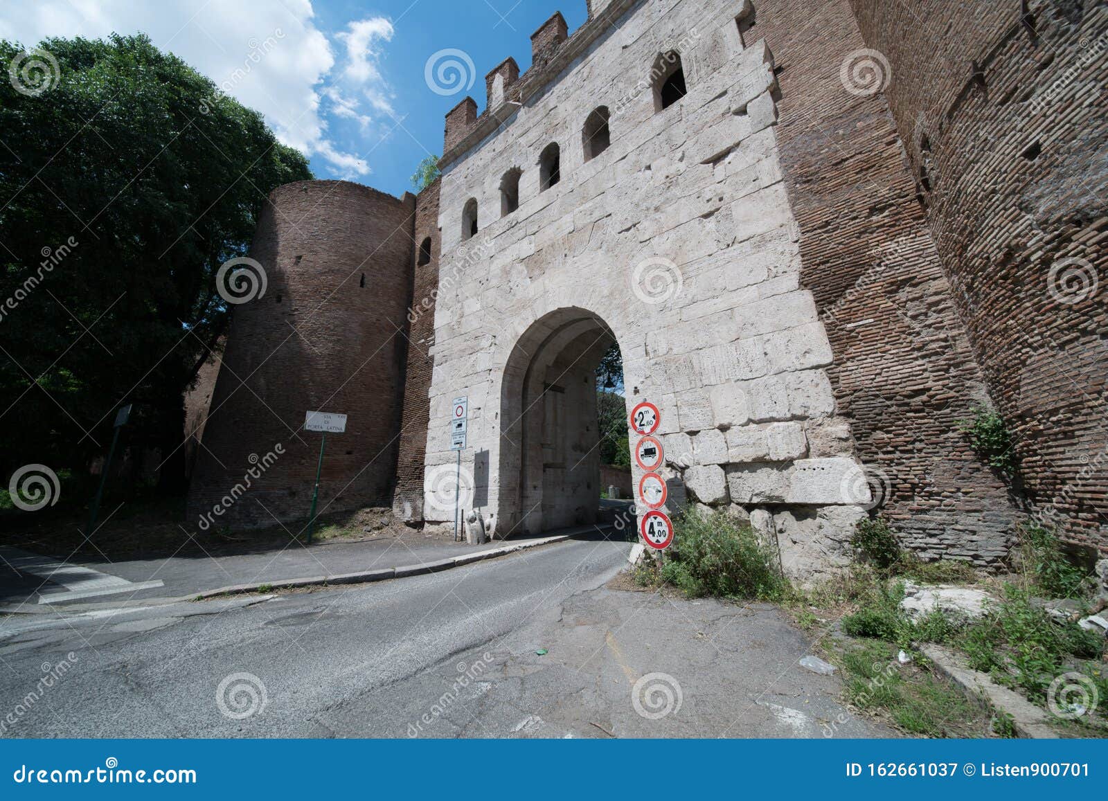 Ancient Arch Wall and Gate with Old Rome Style in Rome Stock Image ...