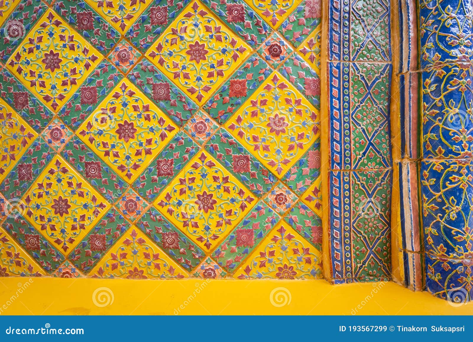 Ancient Benjarong Ceramic Texture Paint Tiles Patterns Thai Style on ...