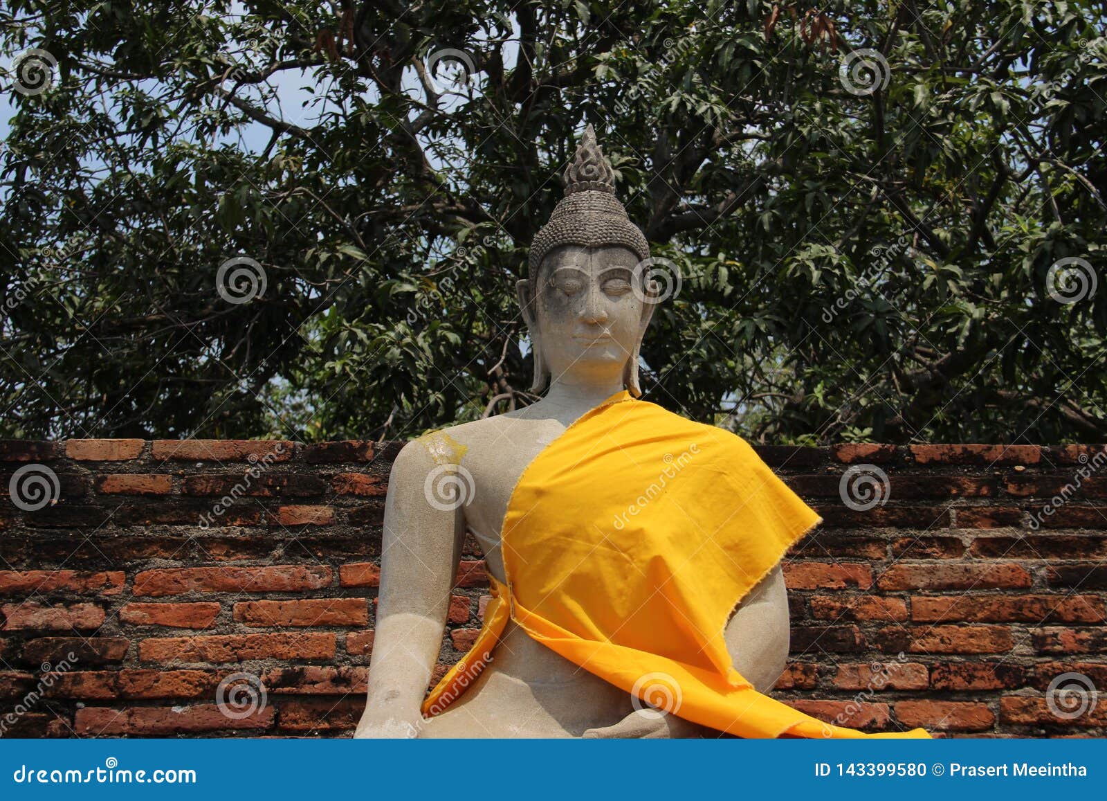 Ancient Bricks Wall and Buddha with Mango Leaf Stock Photo - Image of ...