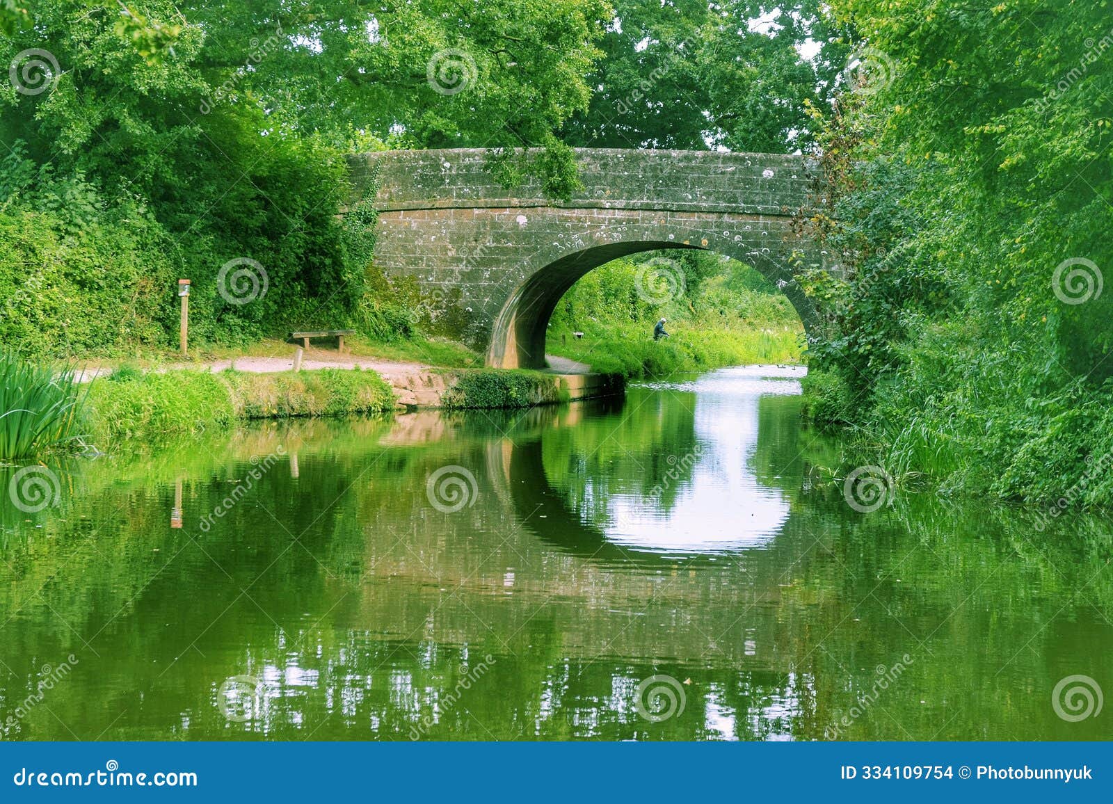 An Ancient Bridge Over Tiverton Canal in Devon UK Stock Photo - Image ...