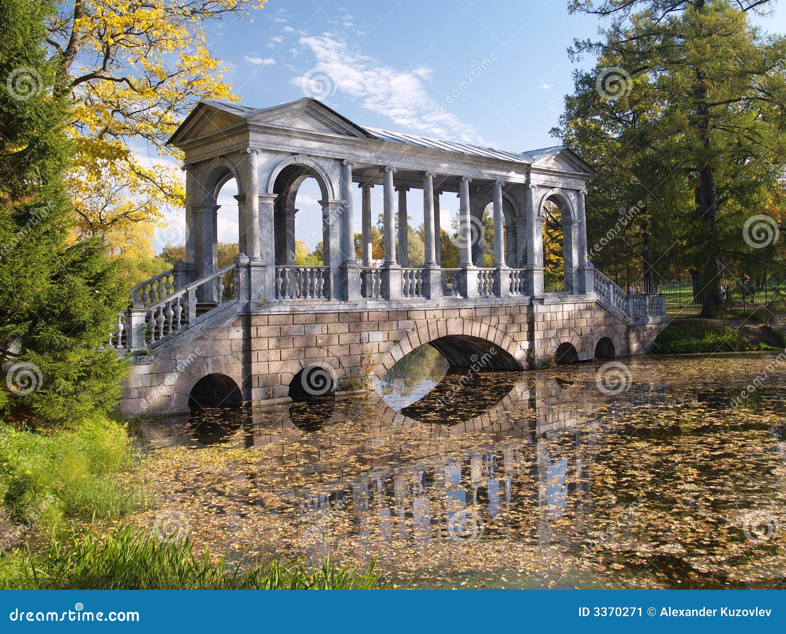 Ancient bridge in park stock image. Image of green, descriptive - 3370271
