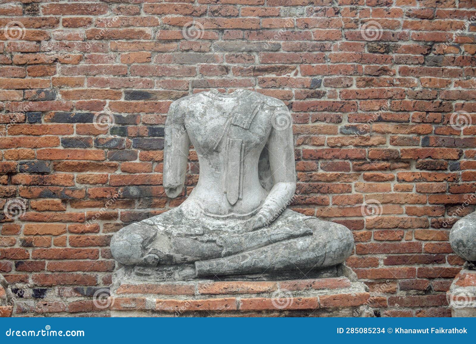 Ancient Broken Buddha Statues Stock Photo - Image of heritage, wall ...