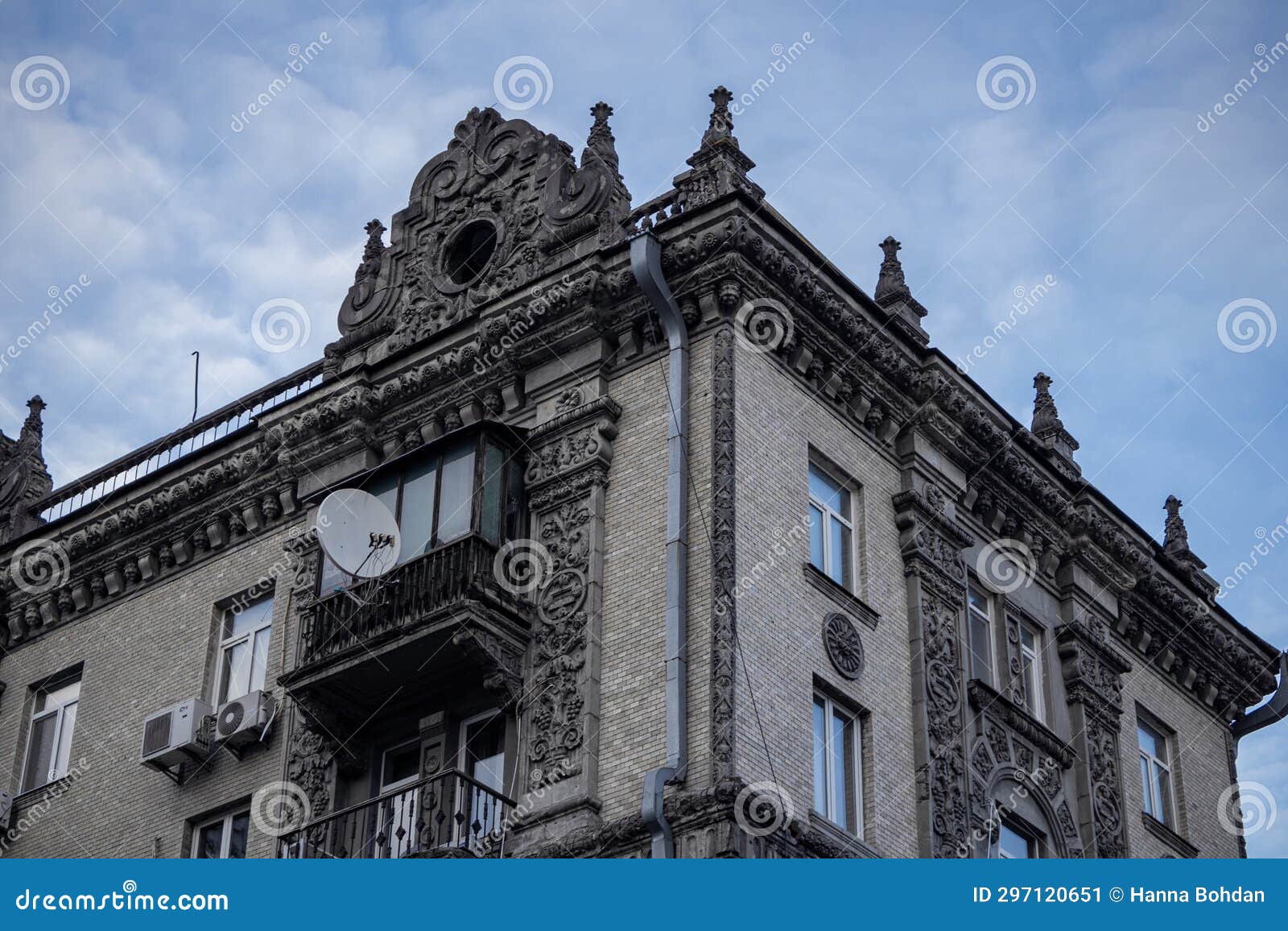 An Ancient Building on Khreschatyk Editorial Photo - Image of travel ...