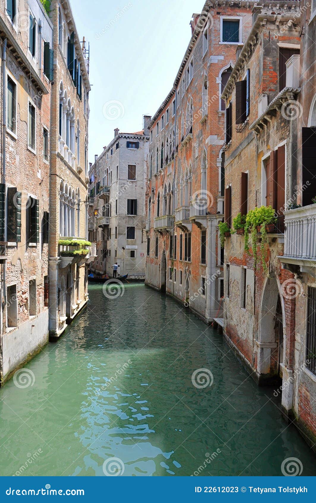 Ancient canal in Venice stock image. Image of tradition - 22612023