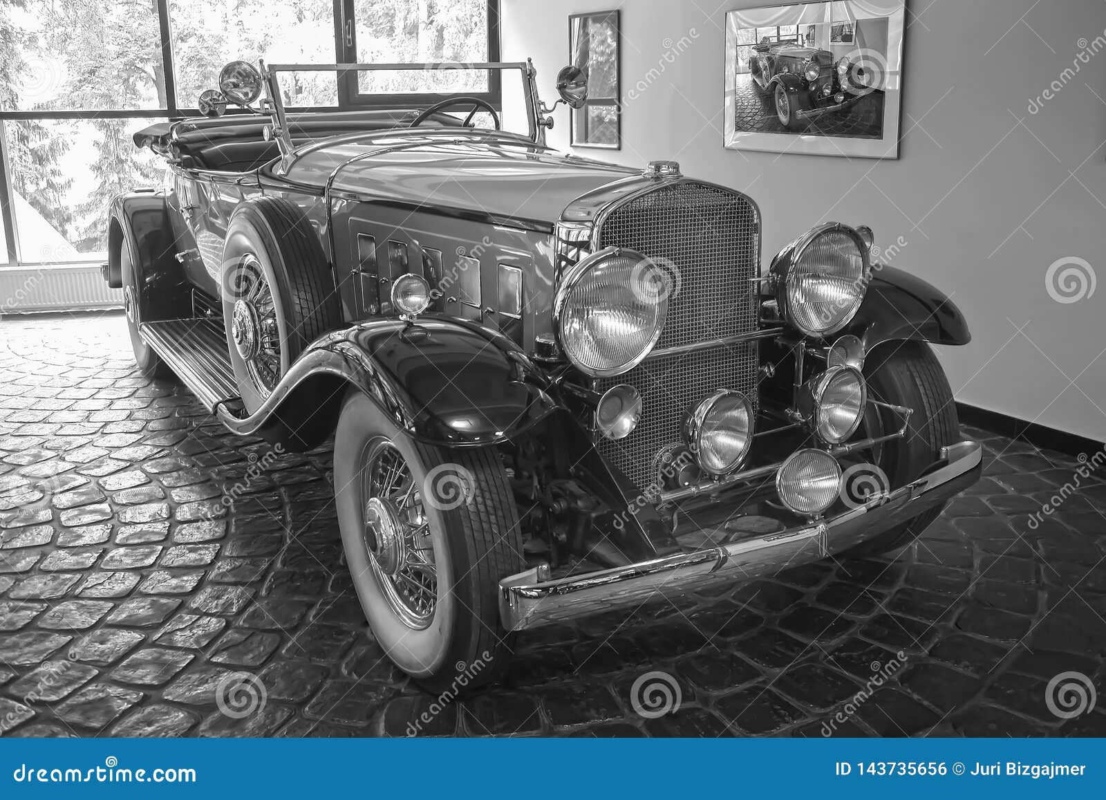 Ancient car editorial photo. Image of design, luxury - 143735656