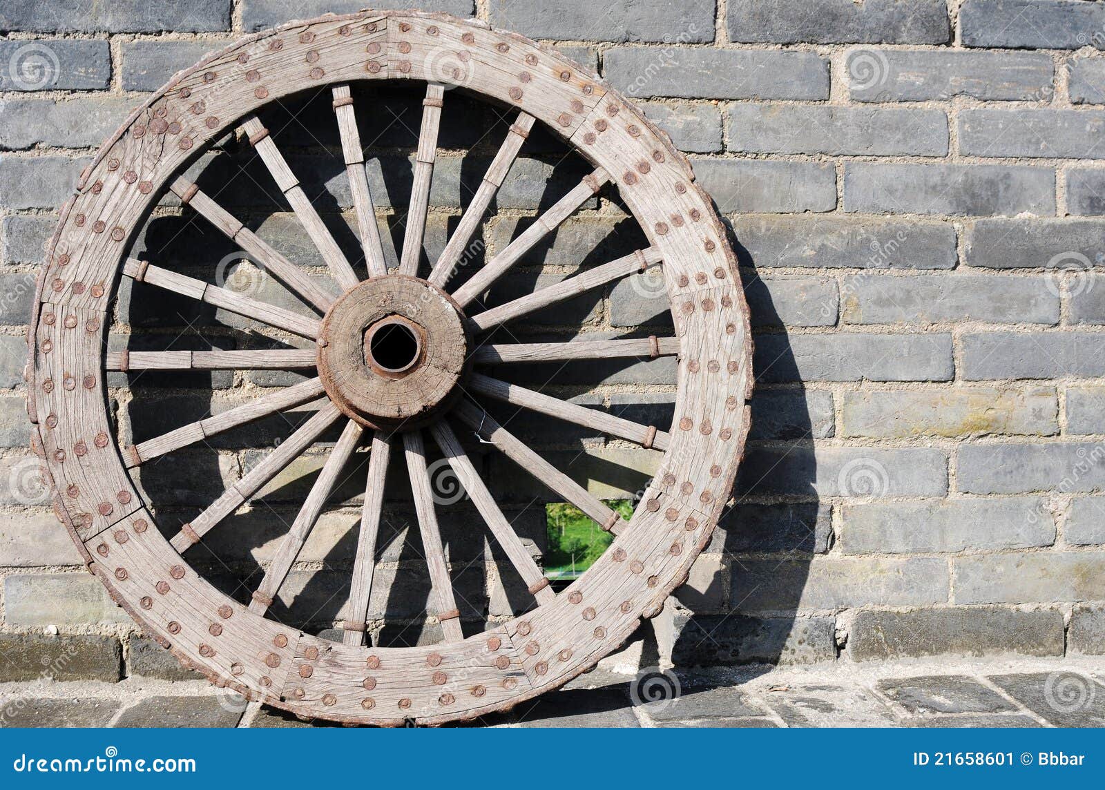 Ancient carriage wheel stock image. Image of tire, cart - 21658601