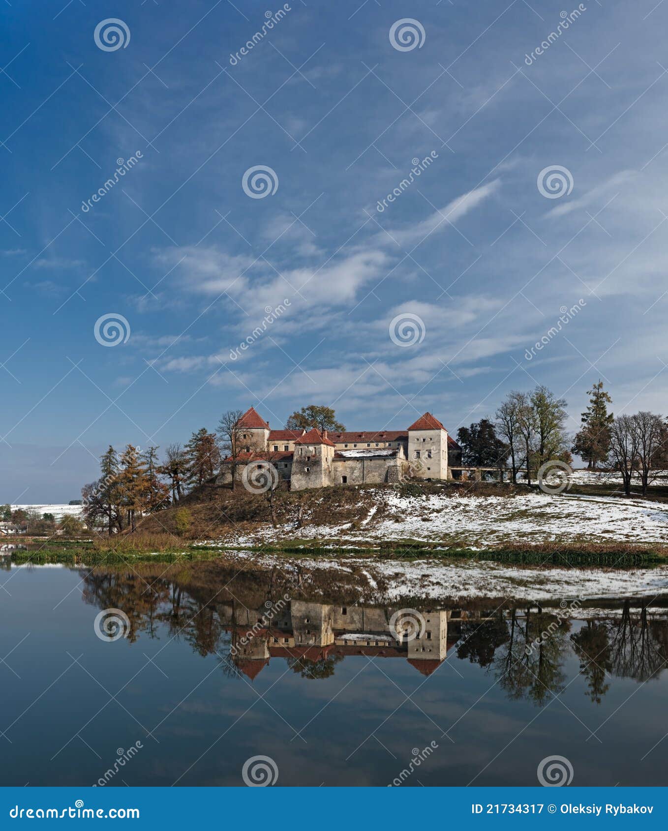 Ancient Castle with Reflection in the Lake Stock Image - Image of ...