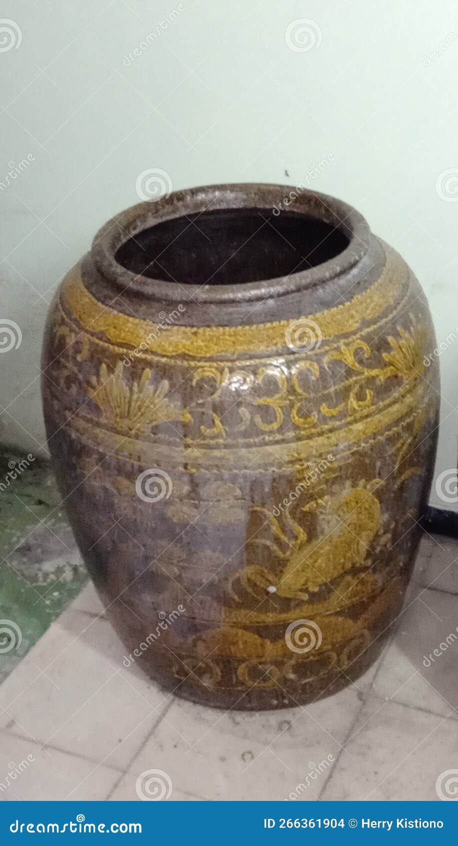 Ancient Chinese Motif Barrel and Detail Stock Photo - Image of motif ...