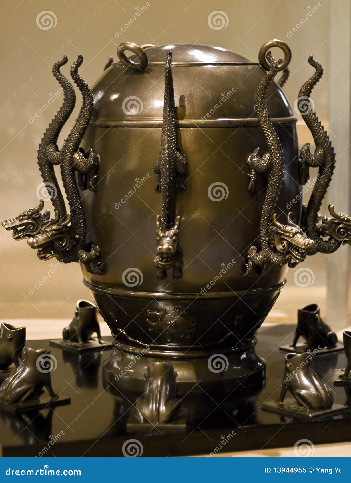 Ancient Chinese Seismograph Editorial Image - Image of science, history ...