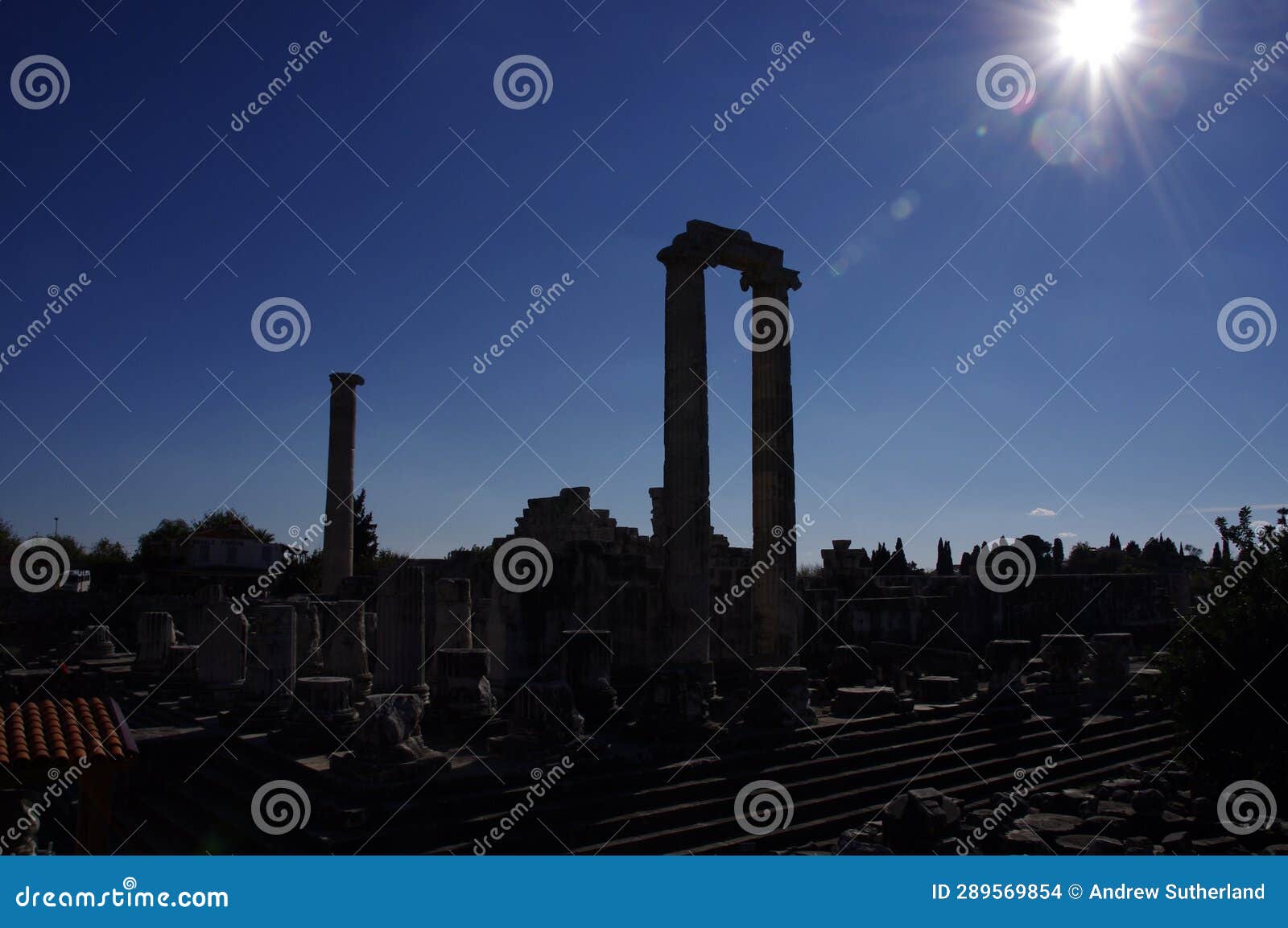 Ancient Columns Ruins After The Eruption Of Vesuvius In Pompeii, Italy ...