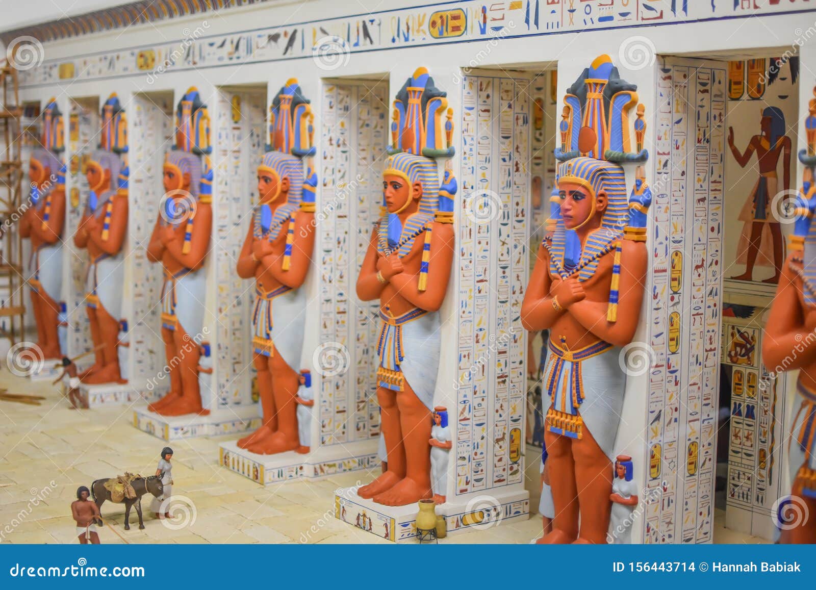 Ancient Egyptian Display at Milwaukee County Museum Editorial Stock ...