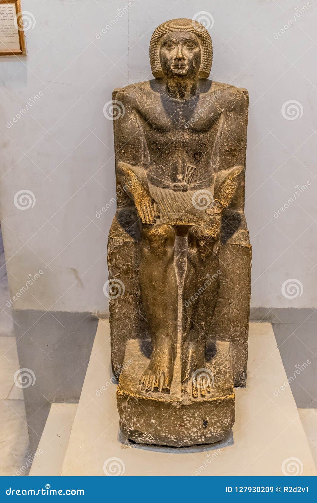 Ancient Egyptian Statue of a Seated Man Editorial Stock Image - Image ...