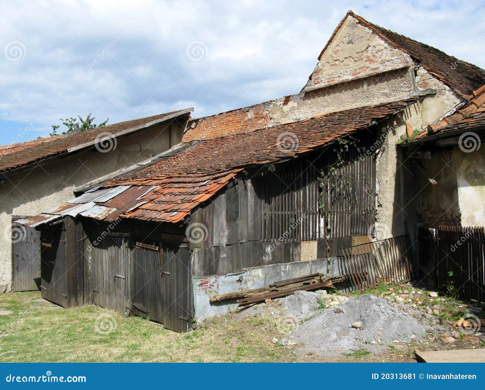 An ancient farmhouse stock image. Image of kinds, roofing - 20313681