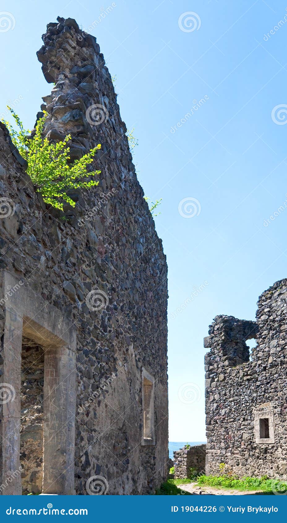 Ancient fortress ruins stock photo. Image of ruins, stone - 19044226