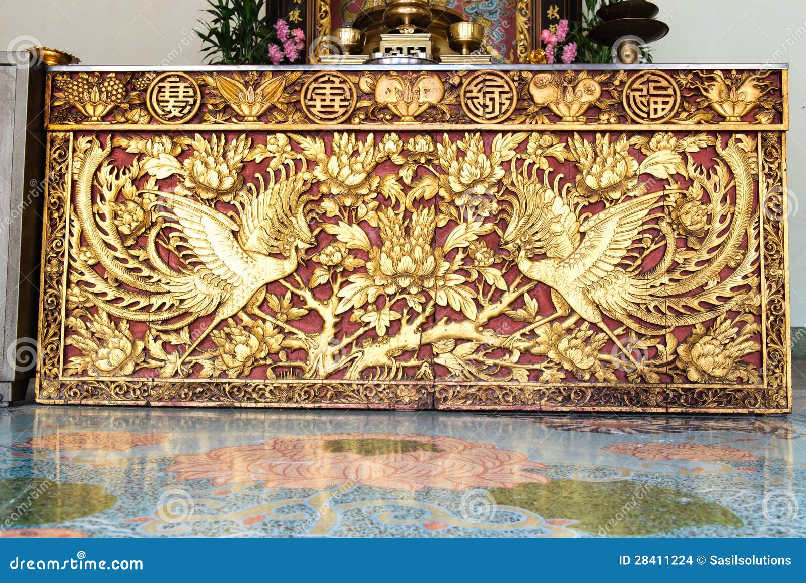 Ancient Golden Chains Stock Photo | CartoonDealer.com #62171610